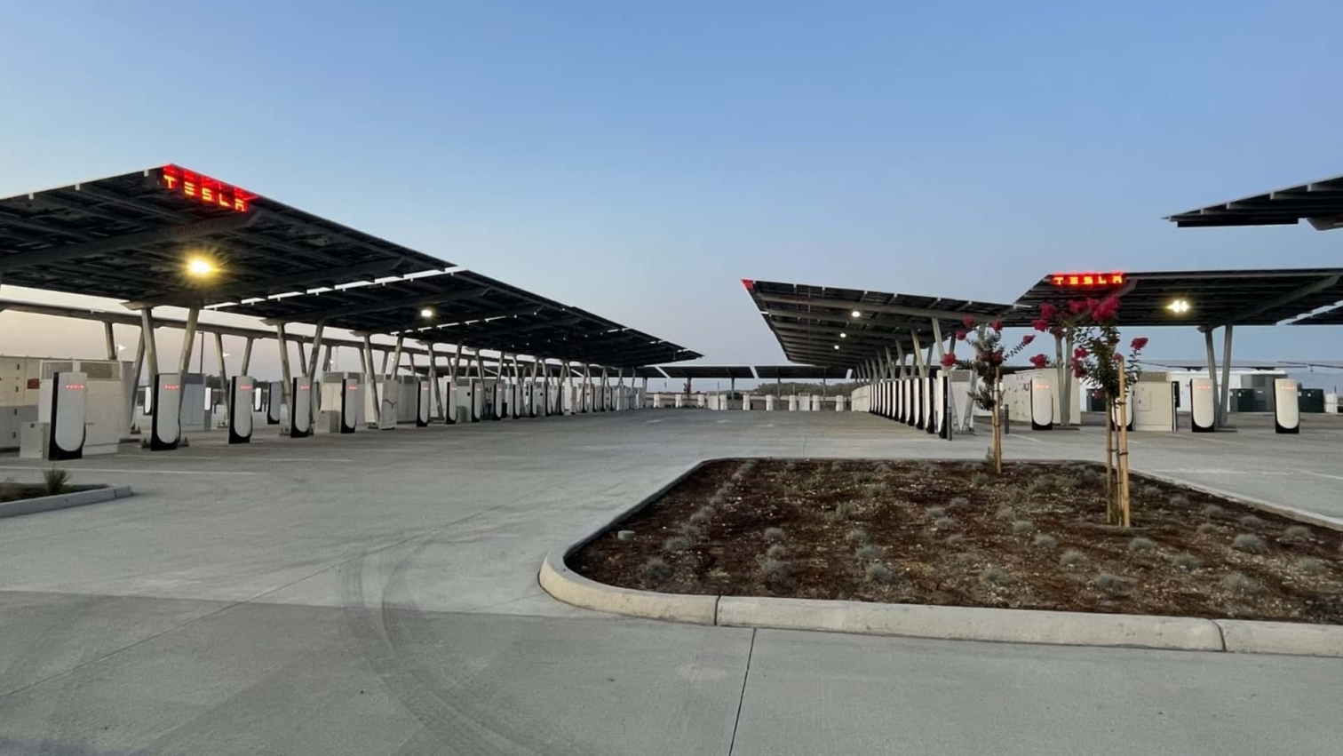 Solar‑Powered Supercharger Oasis The Next‑Gen EV Charging Hub – TESMAG