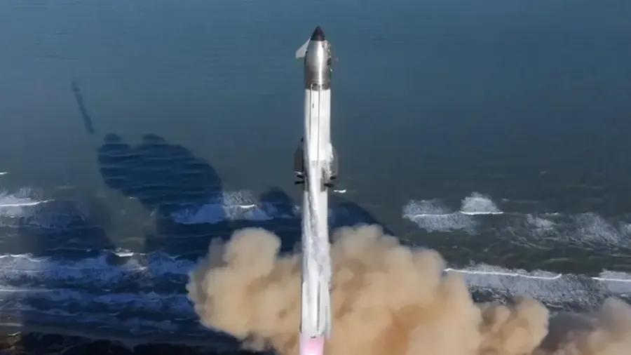 SpaceX Starship Explosion: Dramatic Fuel Leak Leads to Unplanned Ocean ...