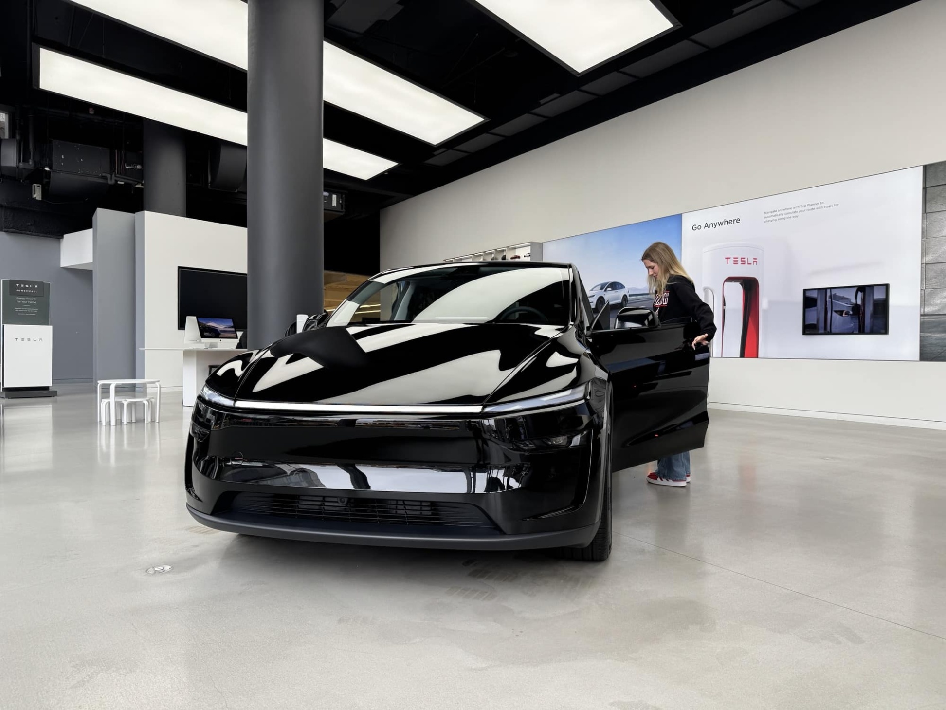 Tesla Completes First Fully Autonomous Model Y Delivery Ahead of Sched ...