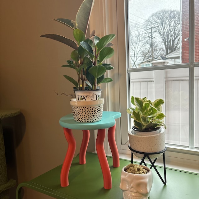 🍀Saddle Up Plant Stand
