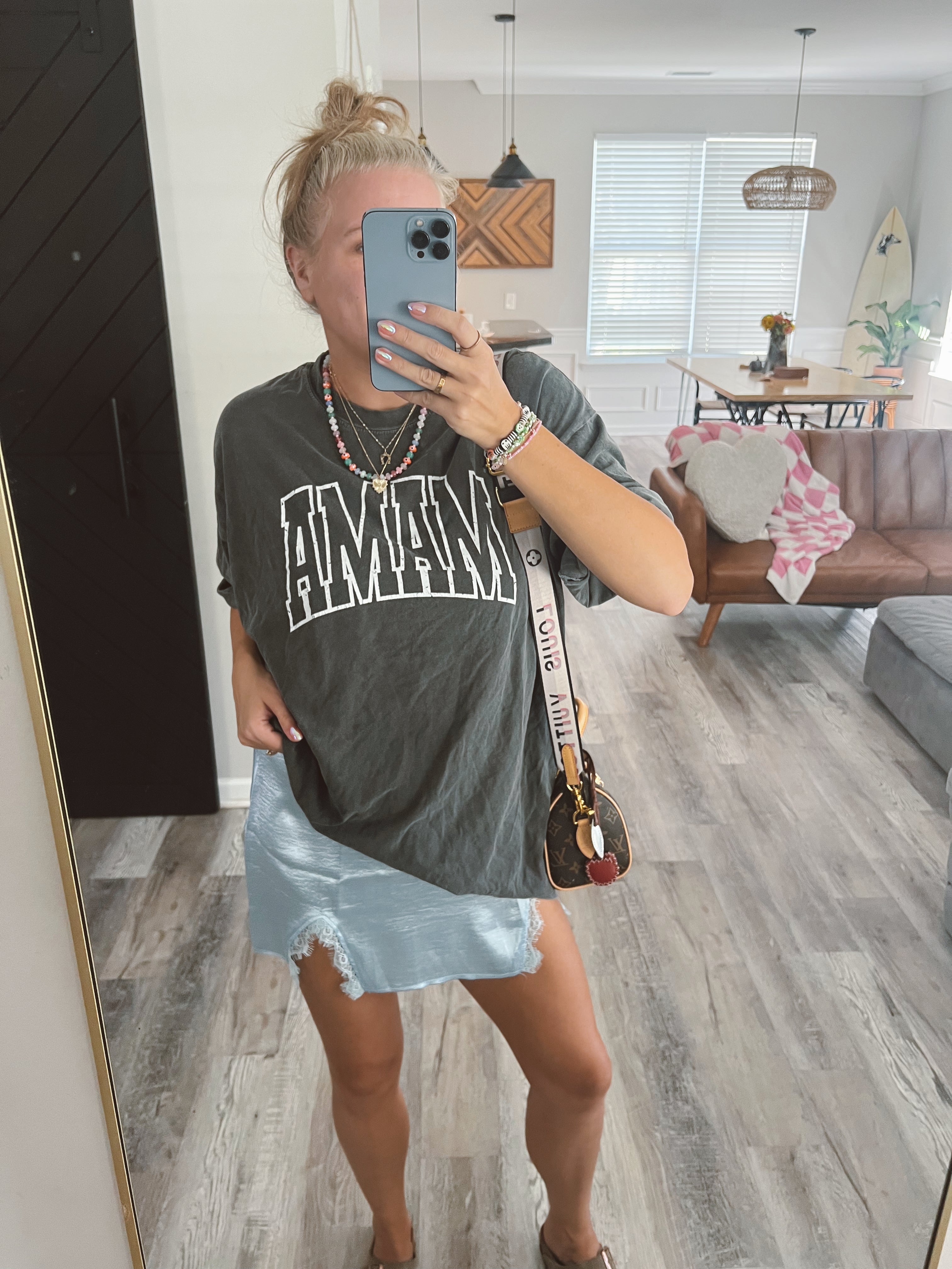 Mama White Outline Tee