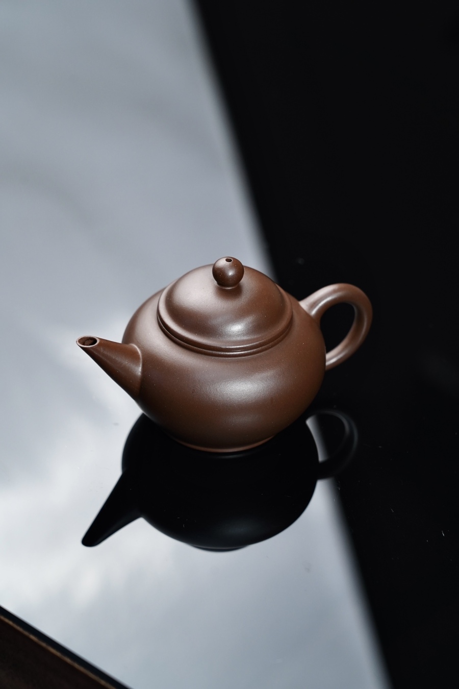 the "Horizontal", Yixing Purple Clay (Zisha) Teapot, Handmade Kung Fu