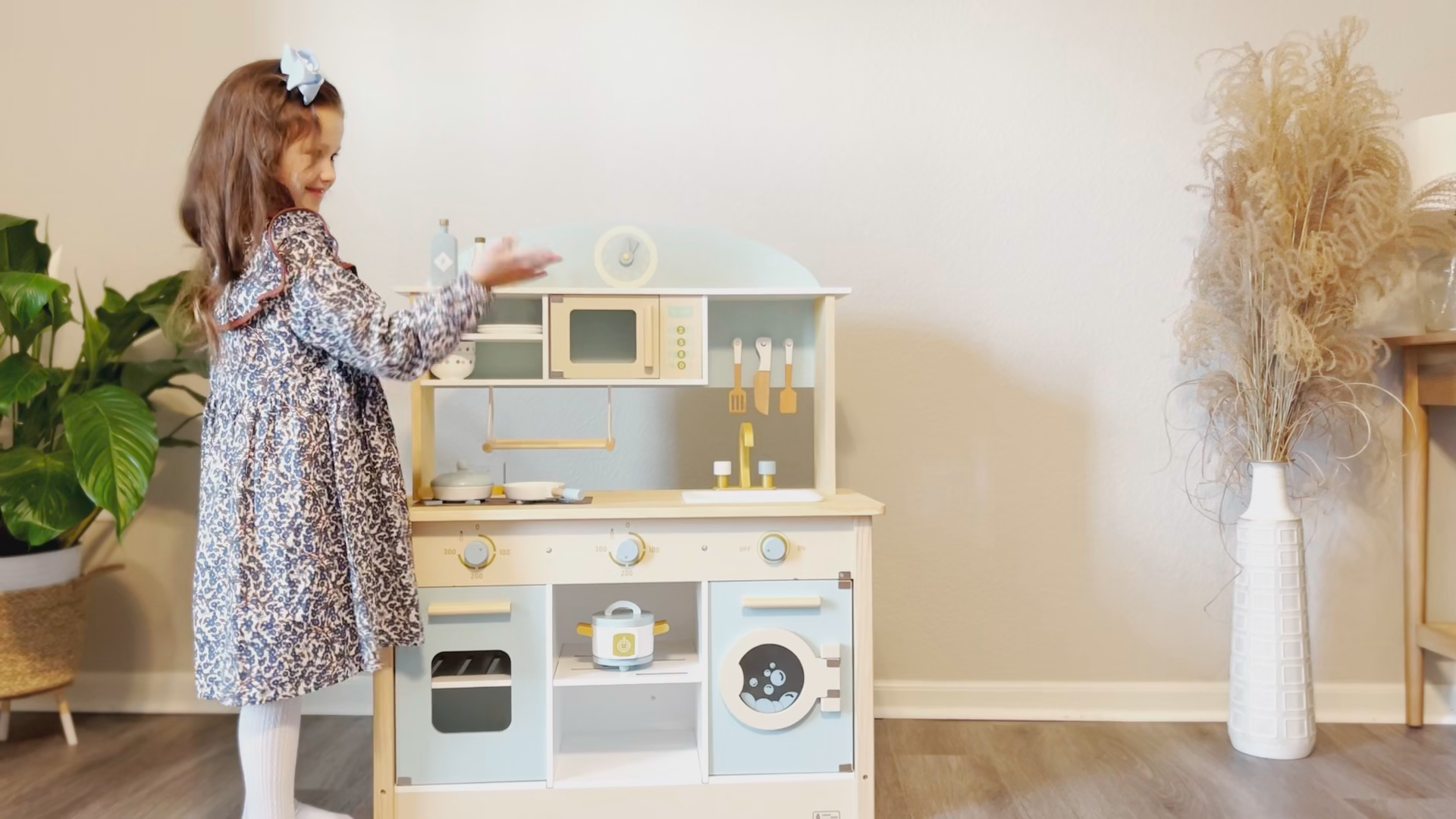 Robud Wooden Toys | Play kitchens | Dollhouses | Wooden Play Tools