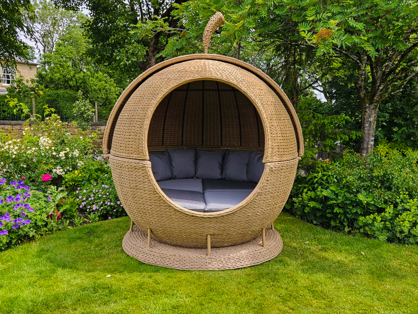 Montana Apple Day Bed – Garden Furniture Centre