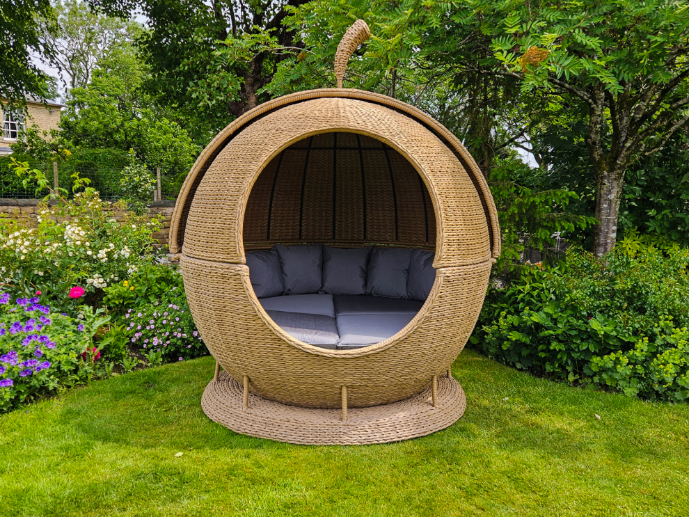 Montana Apple Day Bed – Garden Furniture Centre
