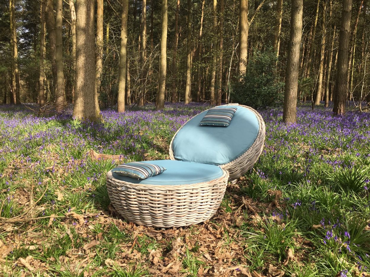 Fiji Magic Apple Day Bed – Garden Furniture Centre