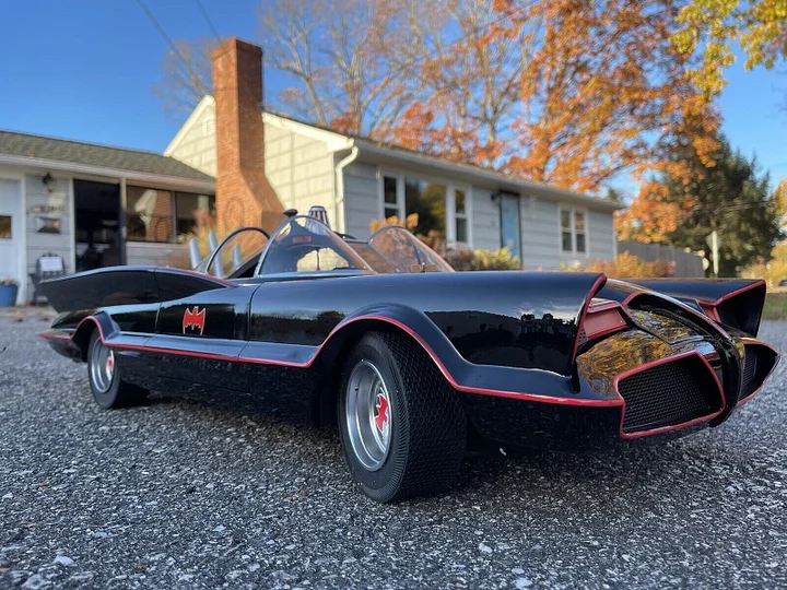 🚨Last Day $39.99! 🔥1/6 1966 Batmobile Collectible Vehicle – Ultimate
