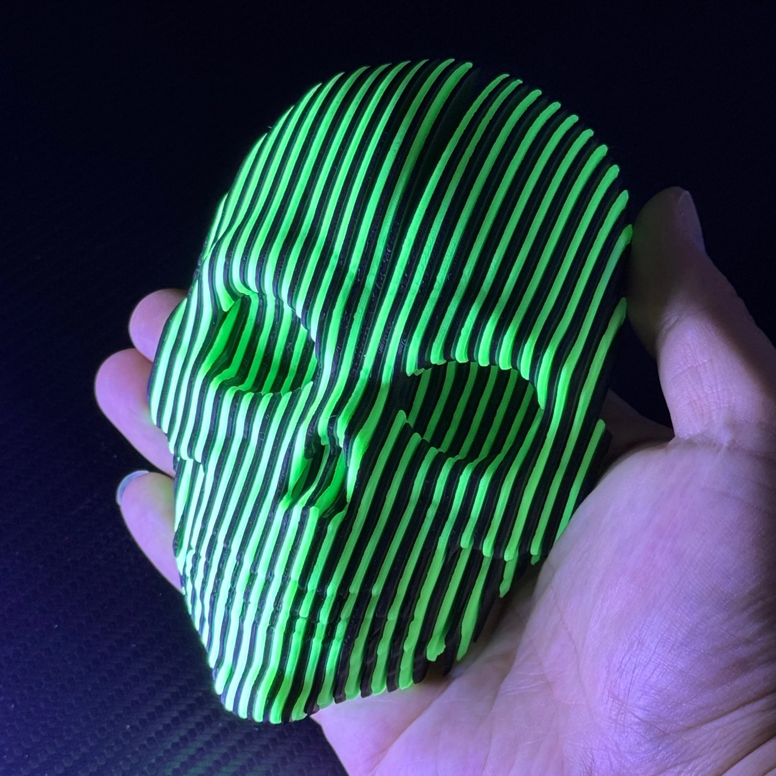 Halloween Decor-3D Printed Luminous Quantum Skull , Glow in The Dark Q