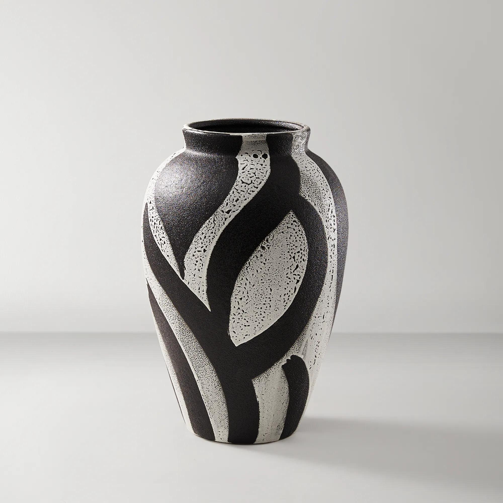 Montae Vase