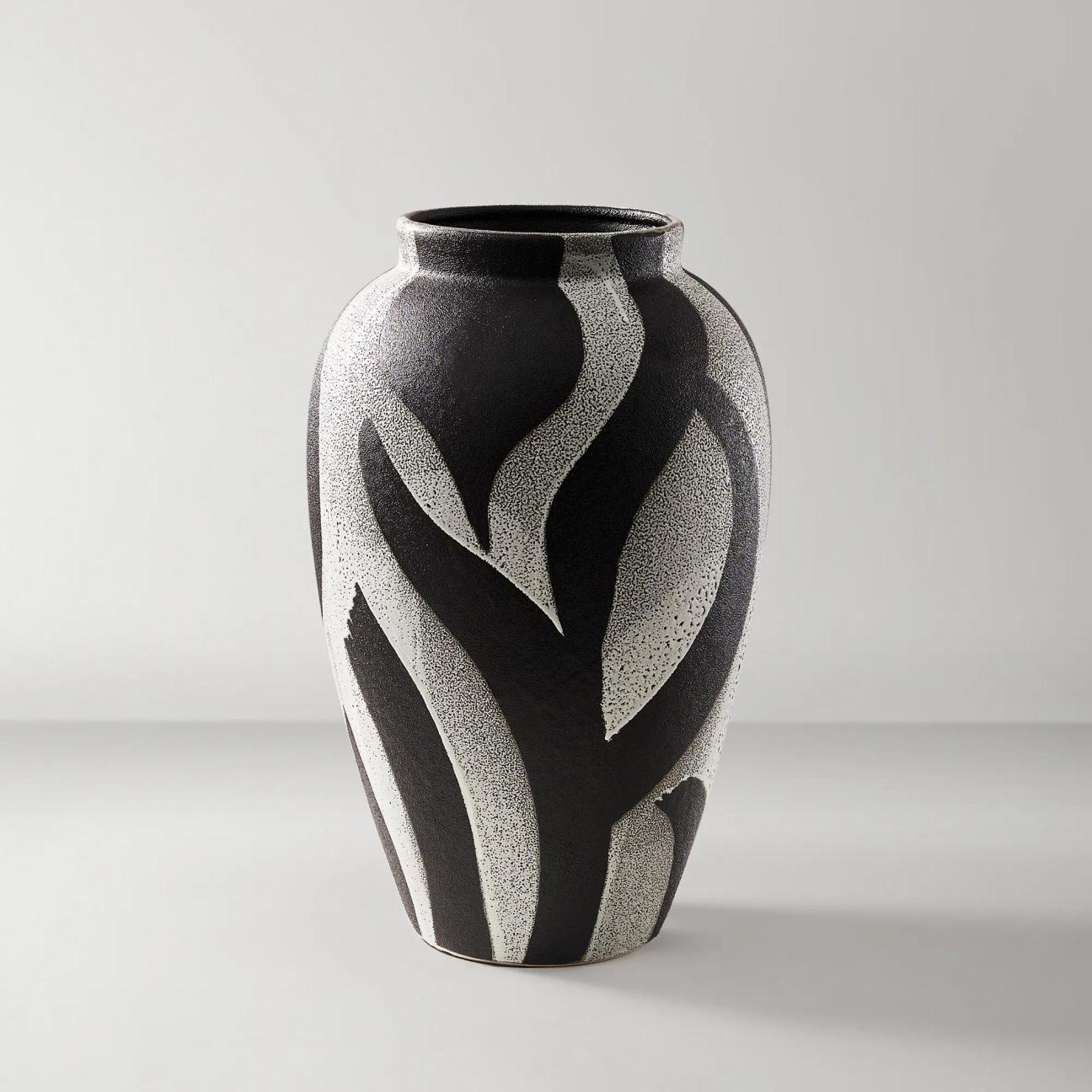 Montae Vase