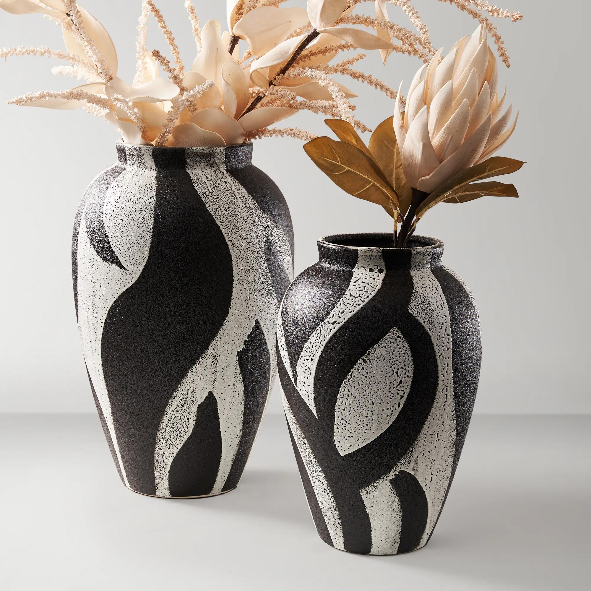 Montae Vase