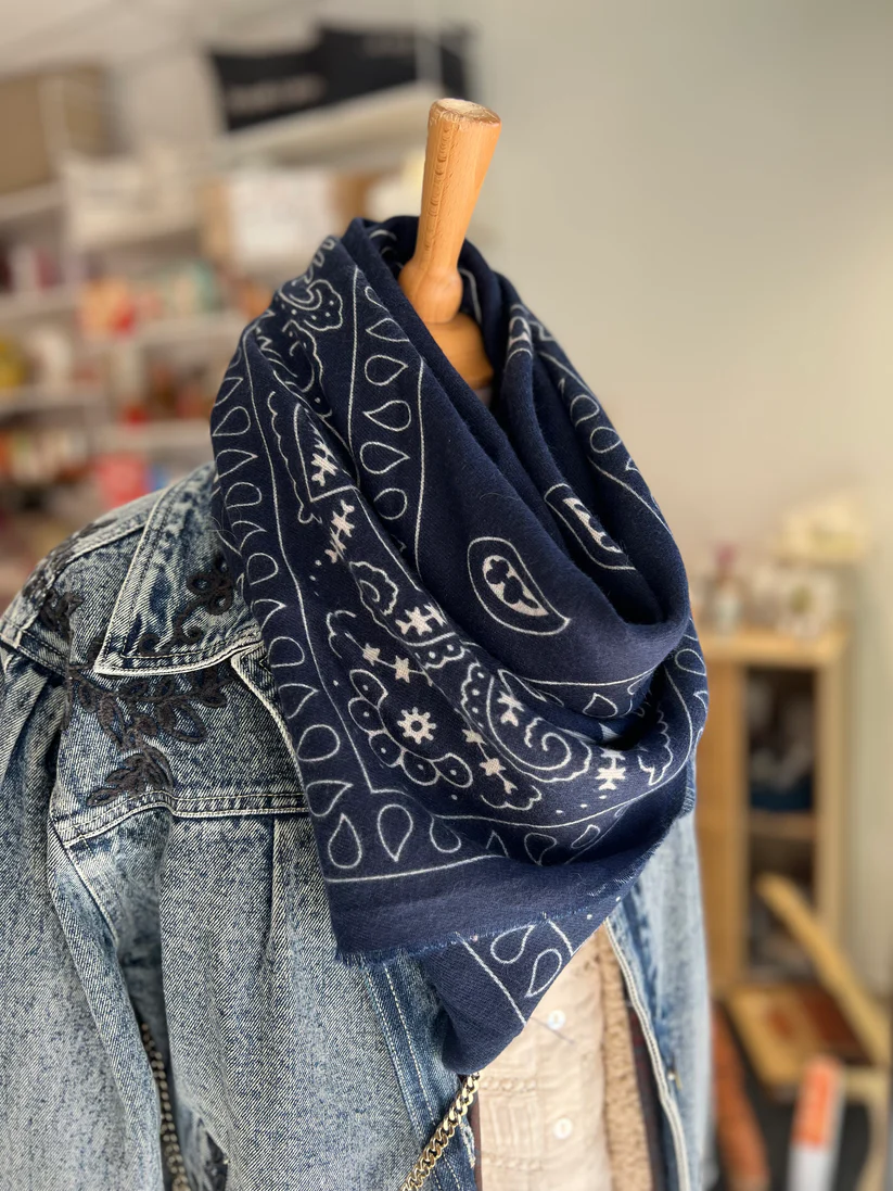 Large Dark Blue Paisley Print Scarf – yeehawher