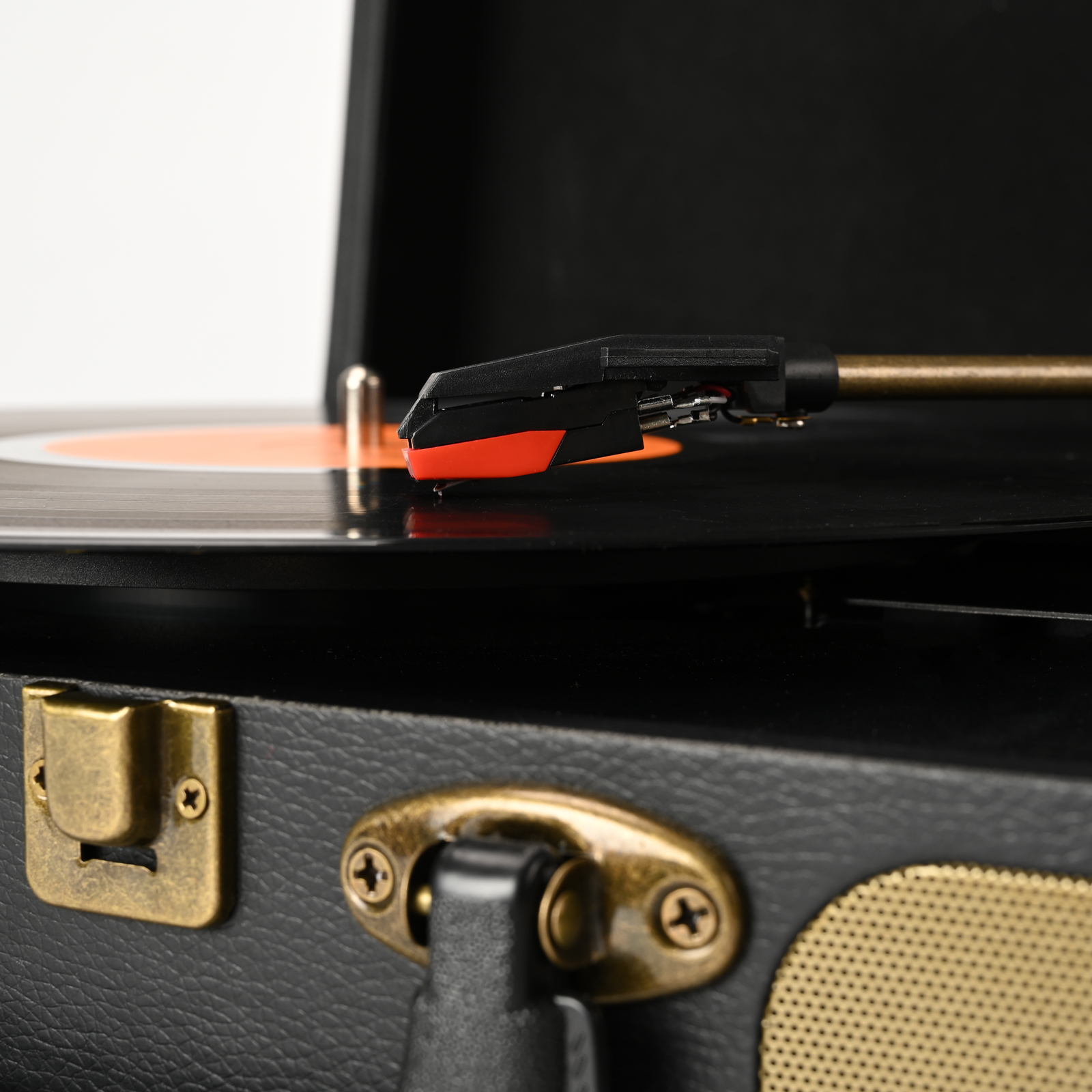 Belt-Driven Vintage Portable Turntable with Wireless Bluetooth R609