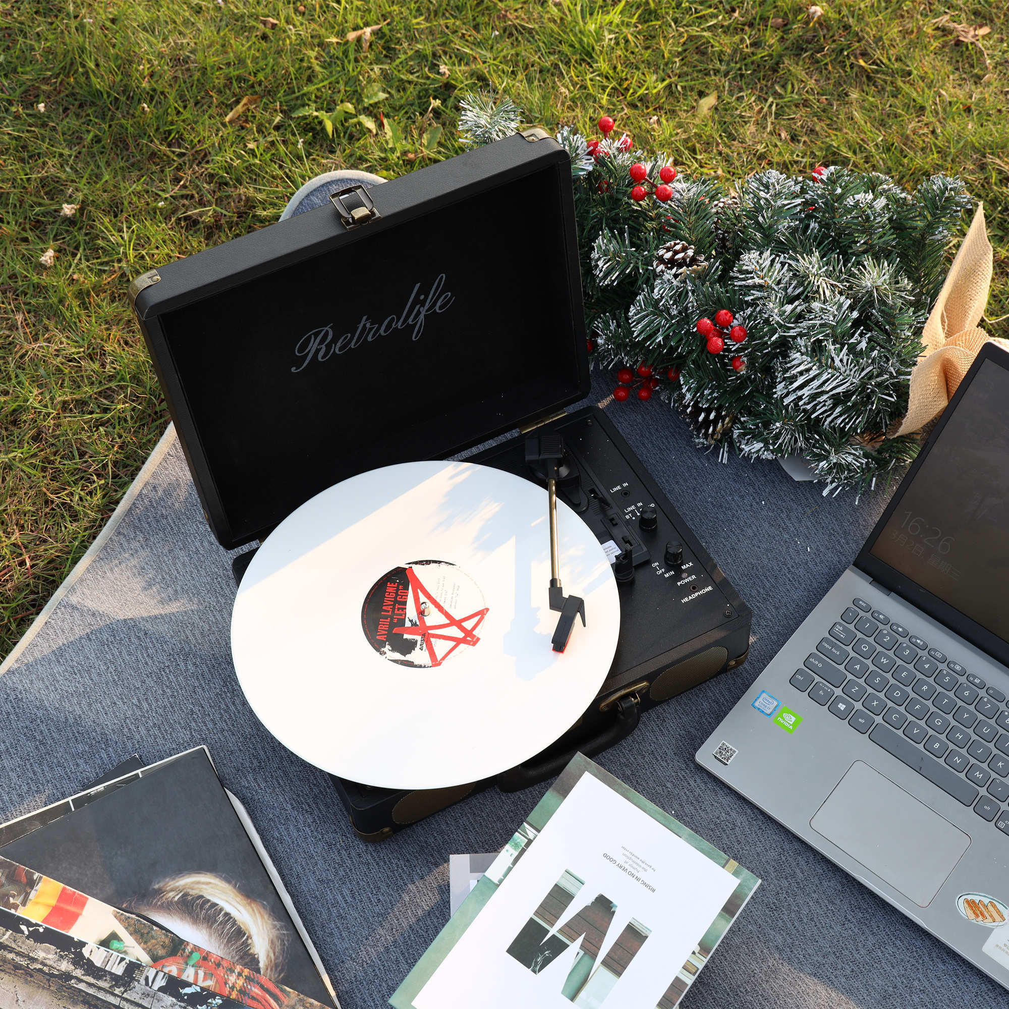 Belt-Driven Vintage Portable Turntable with Bluetooth Wireless R609 ...