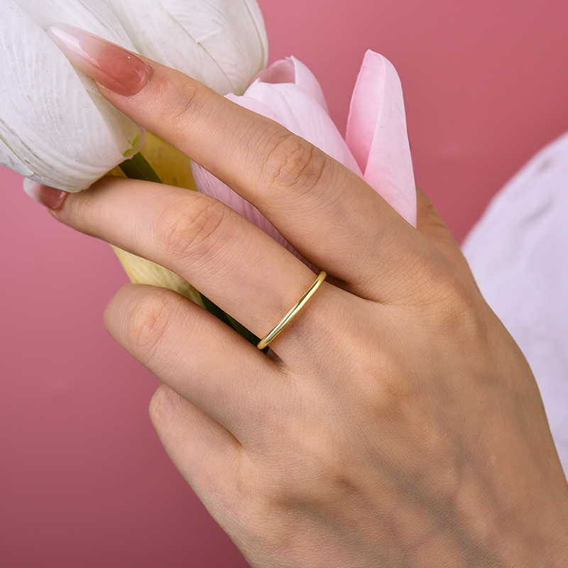 Simple Female Gold Wedding Rings